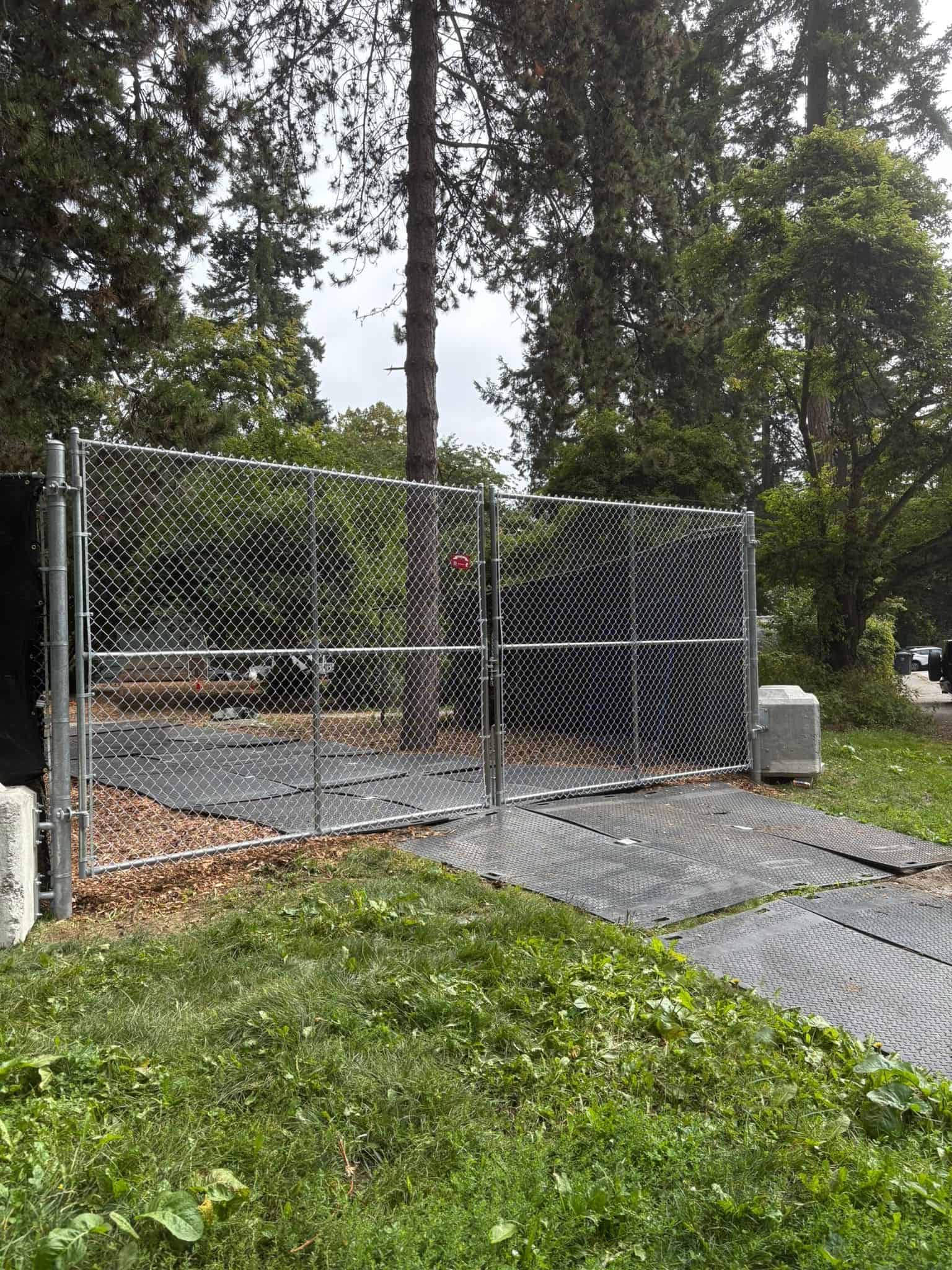 Stanley Park Gates - Vancouver, BC - Raybern Erectors